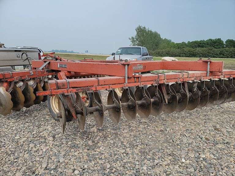 HutchMaster 14 ft Offset Disk - Yorkton Auction Centre