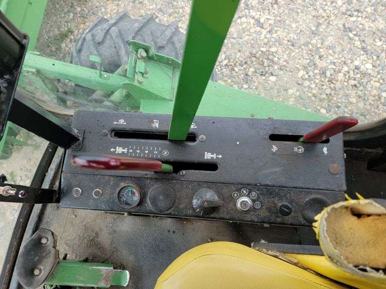 John Deere 2320 Swather - Yorkton Auction Centre