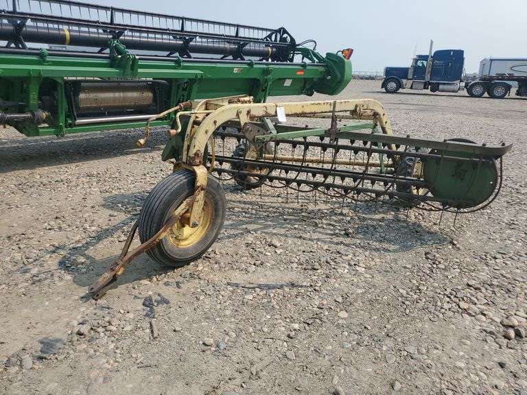 John Deere 640 Rake - Yorkton Auction Centre