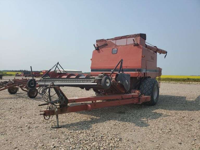1987 International 1682 Pull Type Combine - Yorkton Auction Centre