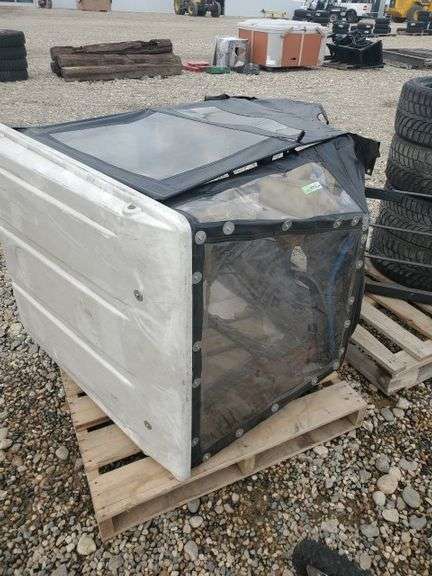 Universal Tractor Cab - Yorkton Auction Centre