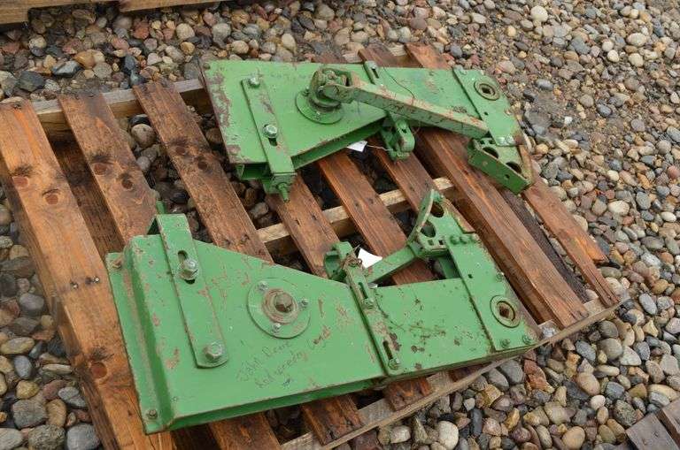John Deere Rod Weeder Leg - Yorkton Auction Centre