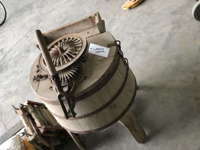 Antique Wooden Wringer Washing Machine - Yorkton Auction Centre