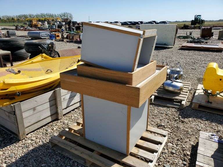 Display stands - Yorkton Auction Centre