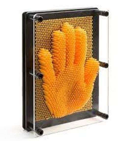 PIN SCULPTURE CLASSIC PIN ART TOY 1231PA - Yorkton Auction Centre