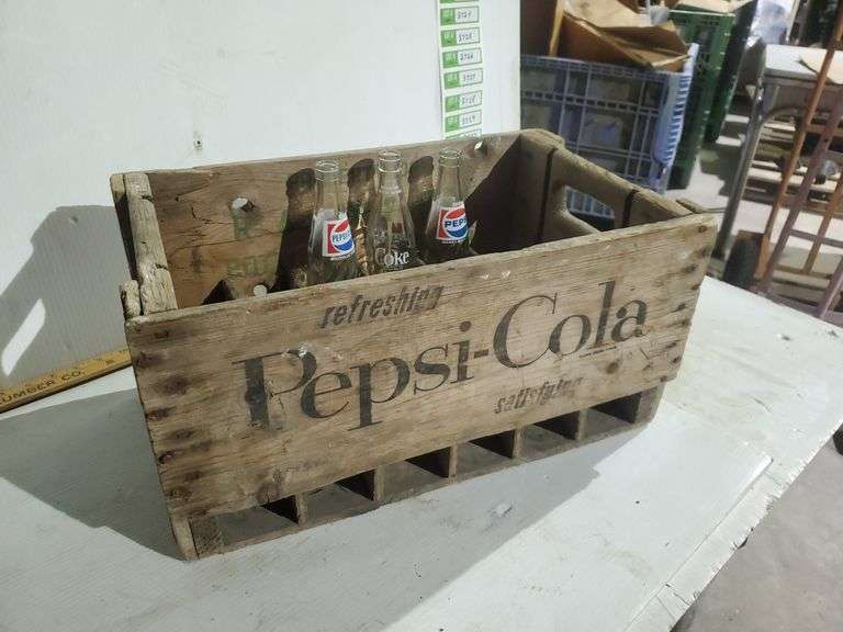 Vintage Pepsi-Cola wooden box - Yorkton Auction Centre