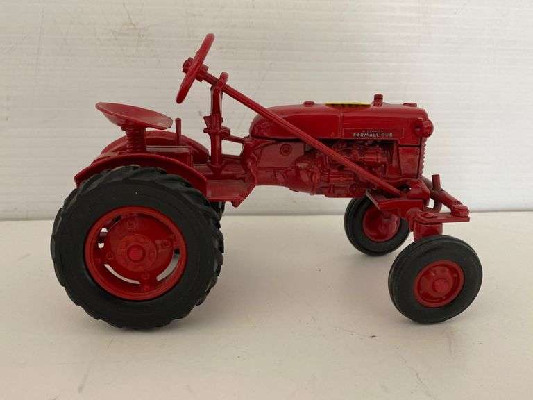 McCormick Farmall Cub Tractor - Yorkton Auction Centre