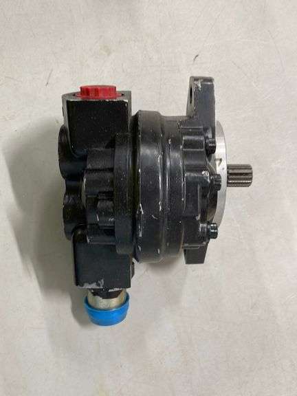 Hydraulic Pump For Versatile 835/855/875 - Yorkton Auction Centre