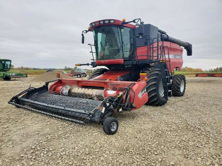 2006 Case 8010 Combine HAJ106873 - Yorkton Auction Centre