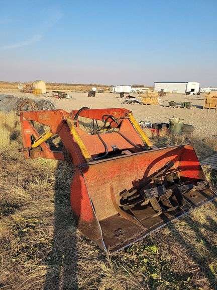 Leon 707 Loader Came Off John Deere 4020 - Yorkton Auction Centre