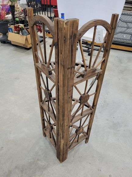 Wagon Wheel Corner Stand - Yorkton Auction Centre