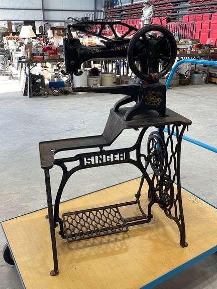 29K Singer Leather Sewing Machine - Yorkton Auction Centre