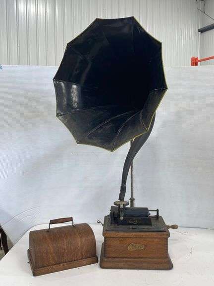 Thomas Edison Gramophone - Yorkton Auction Centre