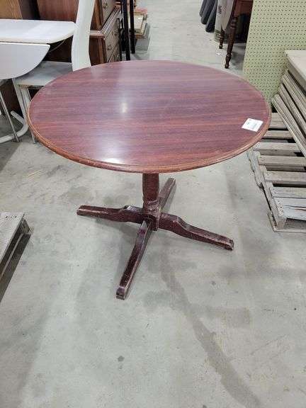 Round Wood Pedestal Table - Yorkton Auction Centre