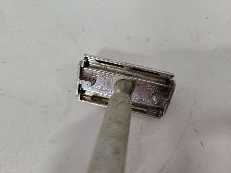 Antique Razors - Yorkton Auction Centre