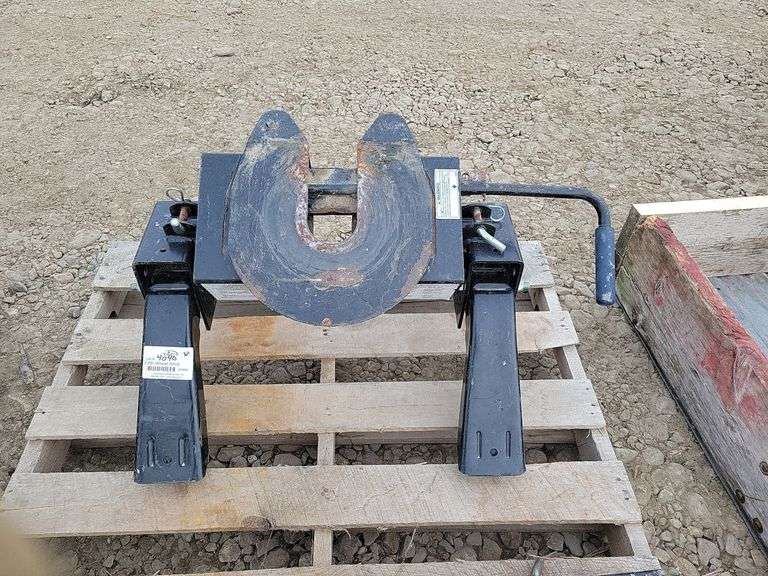 Fifth Wheel Hitch - Yorkton Auction Centre