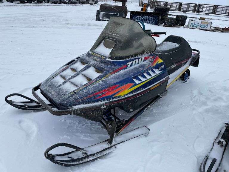 1998 Polaris RMK 700 3325191 - Yorkton Auction Centre
