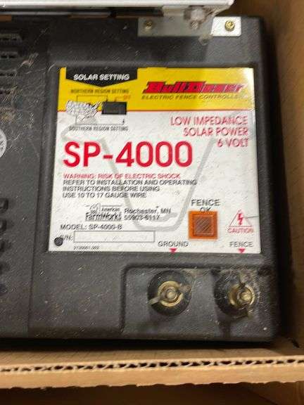 Bulldozer Electric Fence Controller SP-4000 - Yorkton Auction Centre