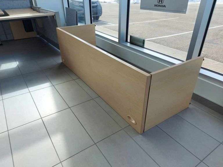 Office Desk - Yorkton Auction Centre