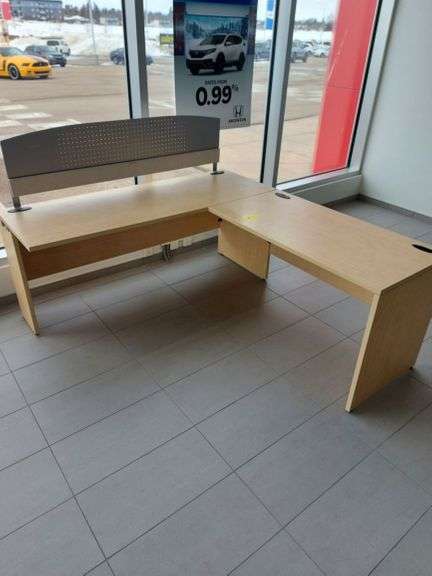 Office Desk - Yorkton Auction Centre