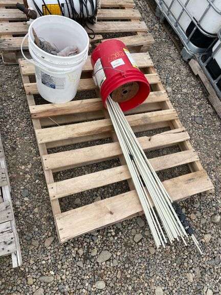 Electric Wire, Posts w/ Attaching Clips - Yorkton Auction Centre