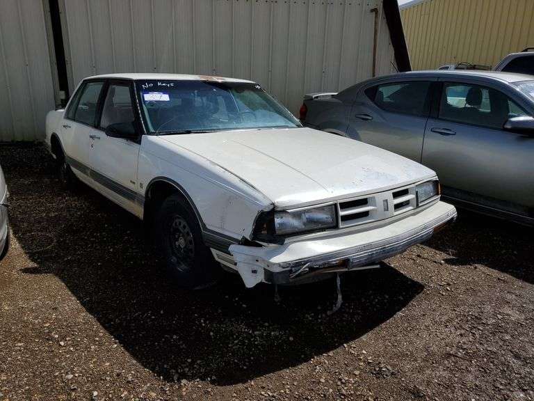 1990 OLDSMOBILE Delta 88 I1G3HY51C0LH345455 - Yorkton Auction Centre