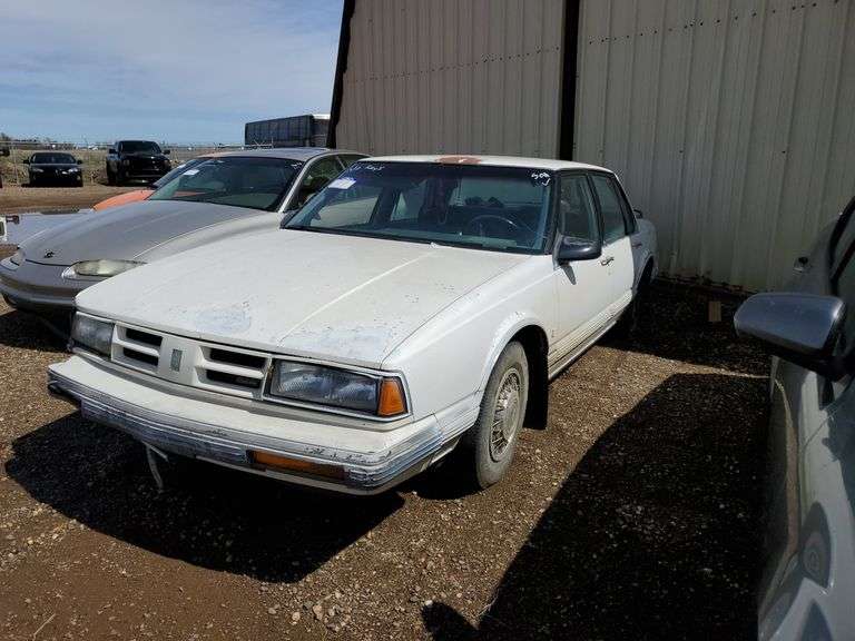 1990 OLDSMOBILE Delta 88 I1G3HY51C0LH345455 - Yorkton Auction Centre