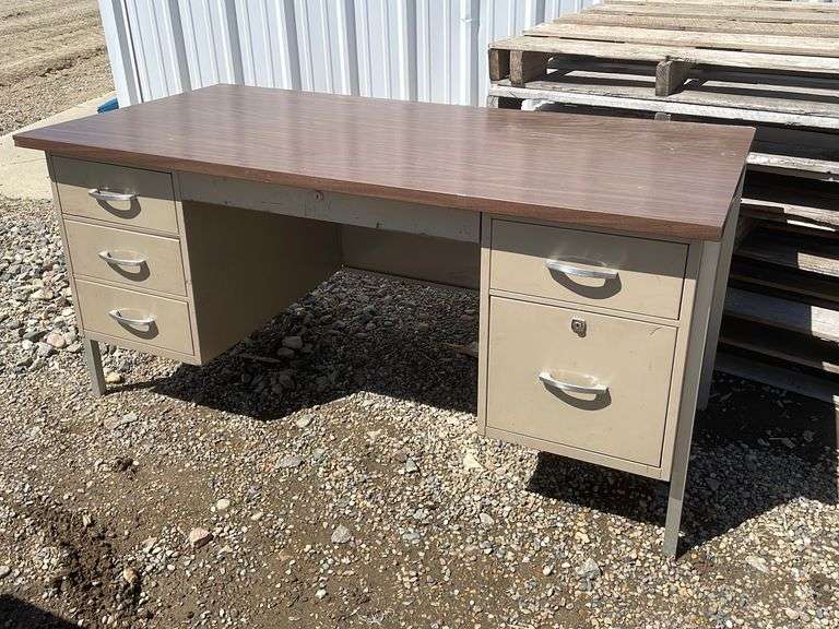 Metal Office Desk - Yorkton Auction Centre