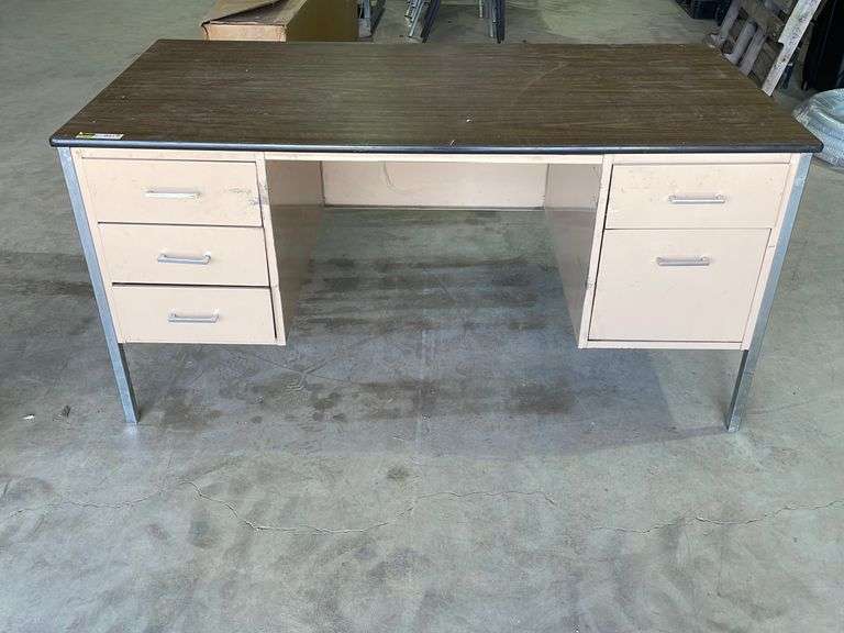 Metal Office Desk - Yorkton Auction Centre