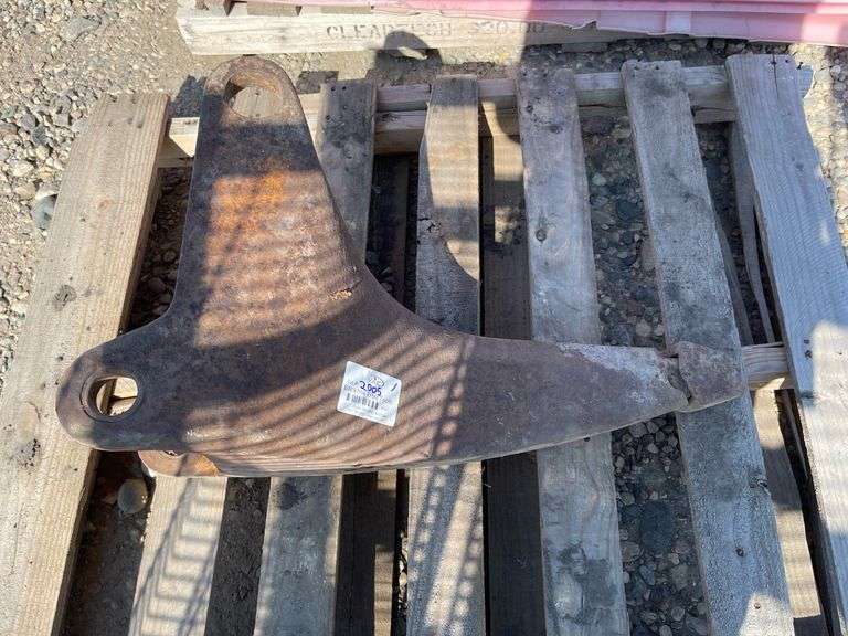 Backhoe Frost Tooth - Yorkton Auction Centre