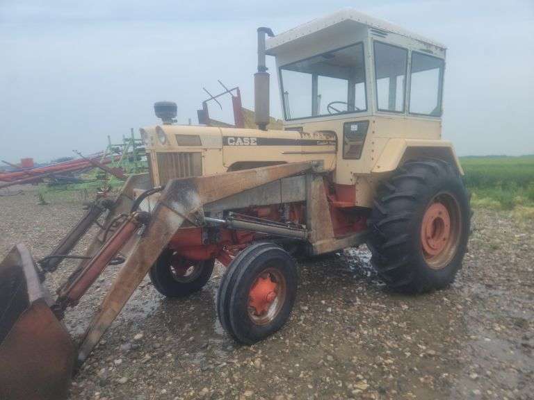 Case 730 Comfort King Tractor w/ Loader 8282054 - Yorkton Auction Centre
