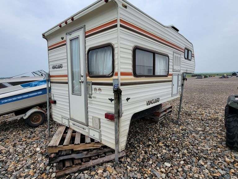 Vanguard 8ft Truck Camper 411228-2 - Yorkton Auction Centre