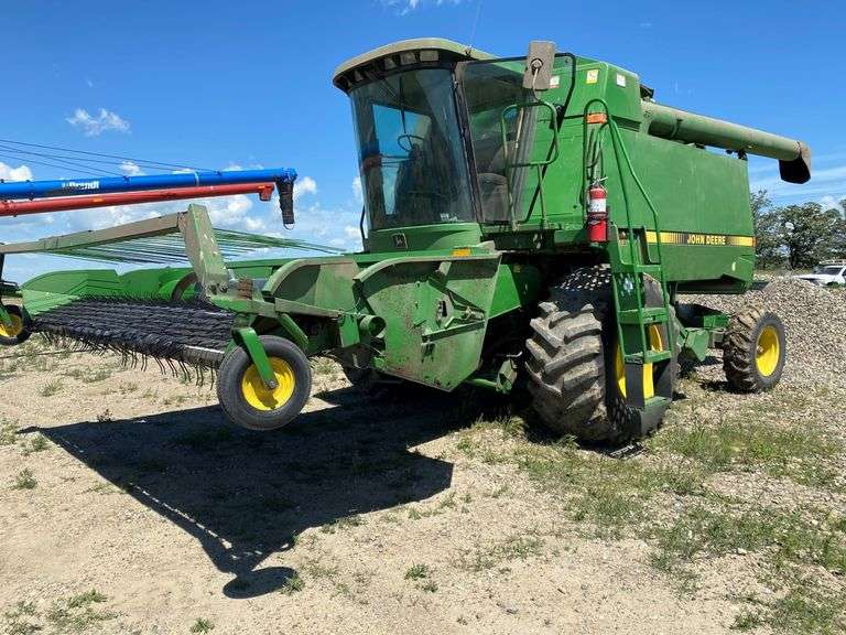 1990 John Deere 9500 Combine H09500X632921 - Yorkton Auction Centre