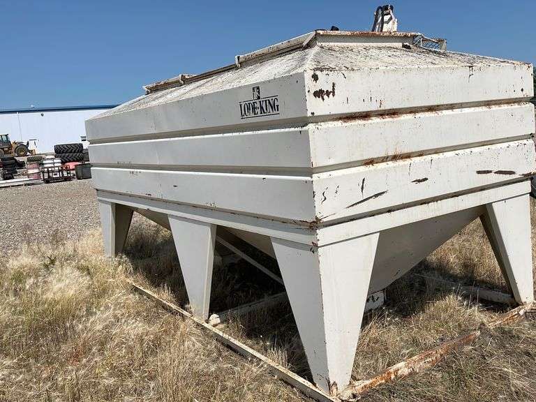Load King Seed and Fertilizer Hopper on Skids 0250 - Yorkton Auction Centre