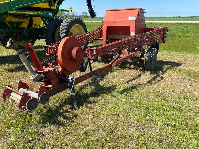 Valmar 240 Spreader - Yorkton Auction Centre