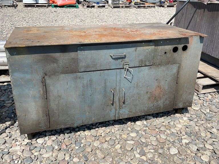 Heavy Duty Lockable Mobile Tool/Work Bench Cabinet - Yorkton Auction Centre