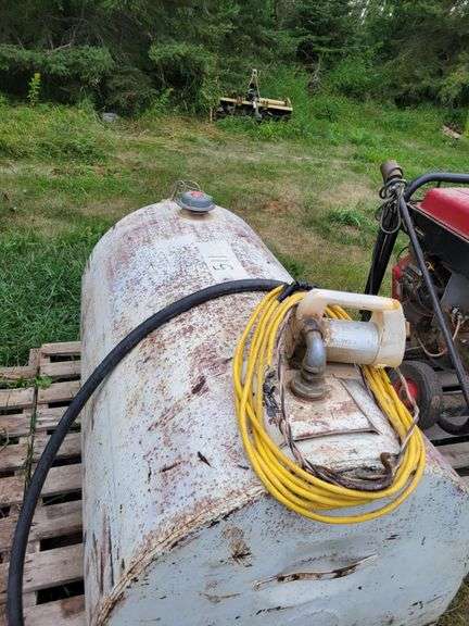 Slip tank - Parkerview, Sask - Yorkton Auction Centre