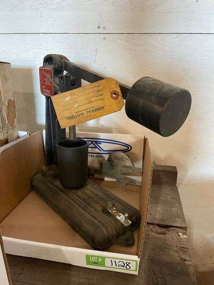 Hyd. Valve Lifter-Leak Down Tester - Russell, MB - Yorkton Auction Centre