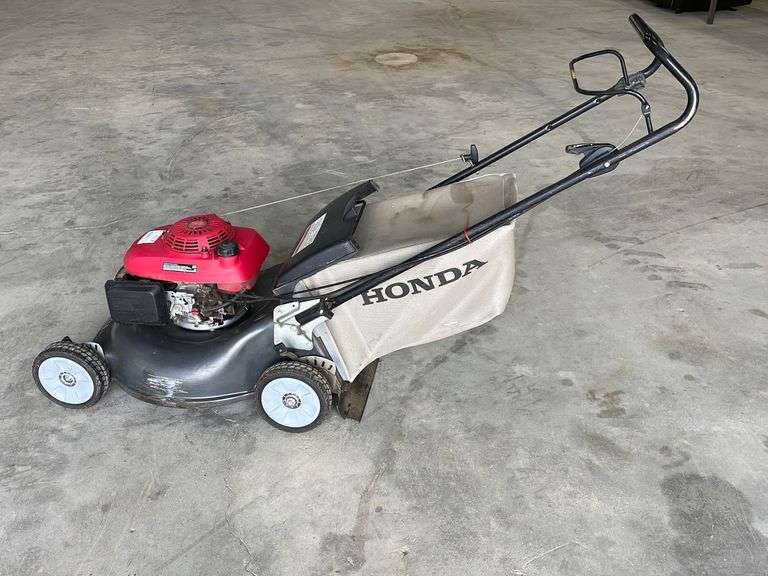 Honda Model HRR216 Mulching Mower - Yorkton Auction Centre