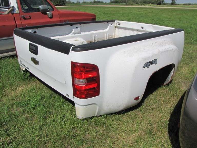 Chevy dually box - Yorkton Auction Centre