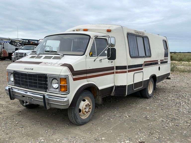 1980 Dodge Motor Home 1980 Dodge 21' F335T9V71321 - Yorkton Auction Centre