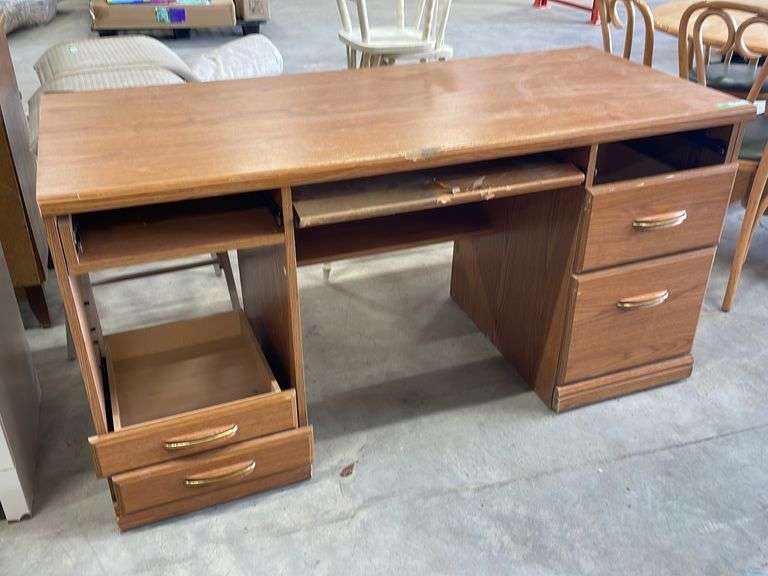 Desk - Yorkton Auction Centre