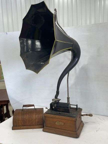 Thomas Edison Gramophone - Yorkton Auction Centre