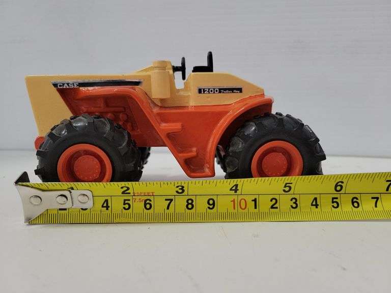Case 1200 Traction King Tractor - Yorkton Auction Centre
