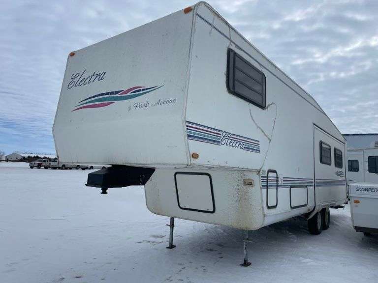 1996 THOR ELECTRA 5TH WHEEL CAMPER 32' - Yorkton Auction Centre