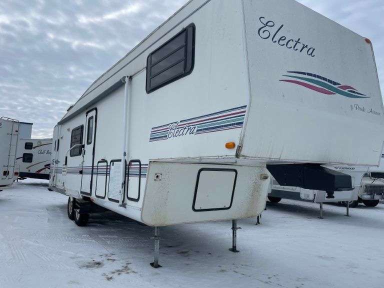 1996 THOR ELECTRA 5TH WHEEL CAMPER 32' - Yorkton Auction Centre