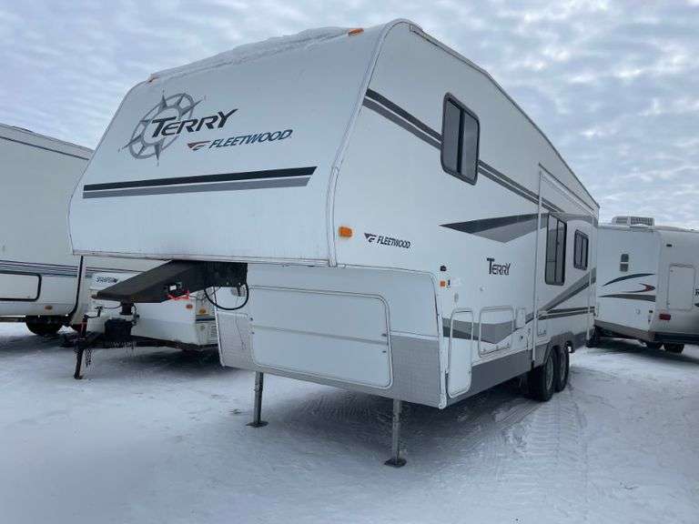 2006 Terry Fleetwood Fifth Wheel 28.5' - Yorkton Auction Centre