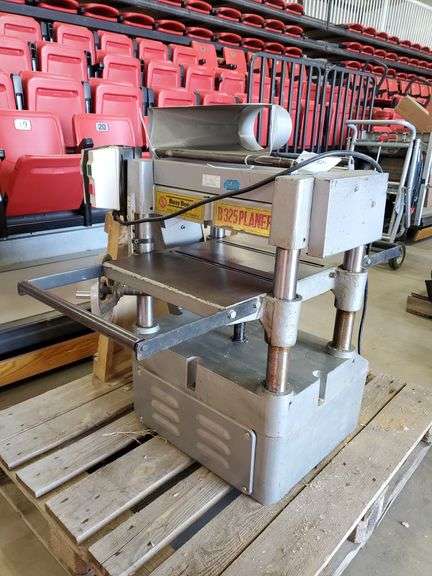 15" Busy Bee 2HP Thickness Planer - Yorkton Auction Centre
