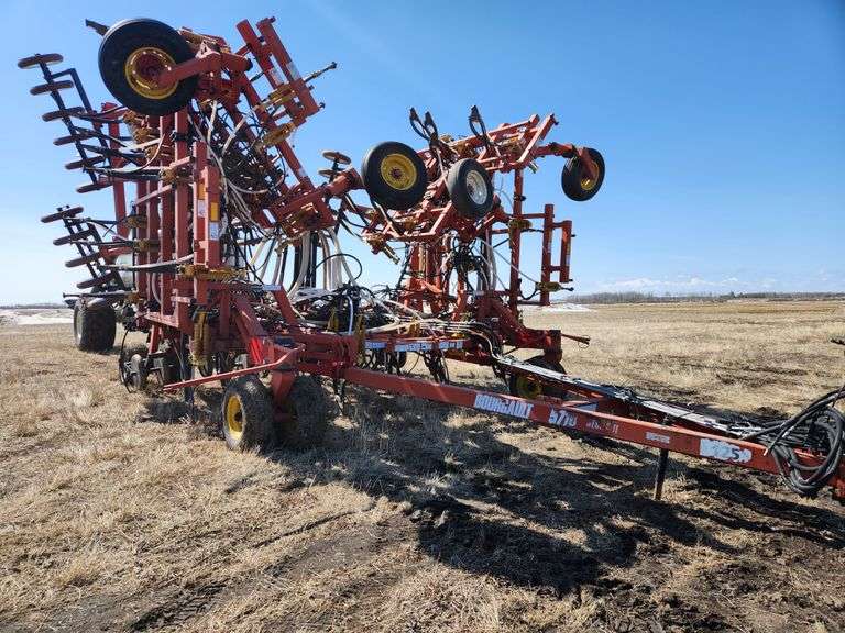 Bourgault 5710 w/4350 cart - Yorkton Auction Centre