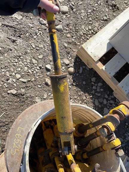 Bourgault Series 2.5 MRB Cylinders and Discs - Yorkton Auction Centre